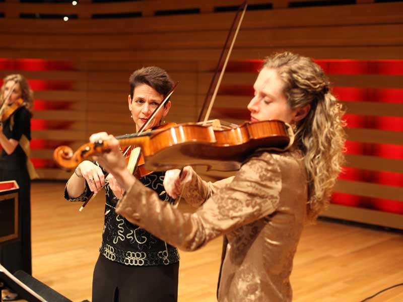 The Dazzling Viola Duo Takes the Spotlight – Apollo's Fire